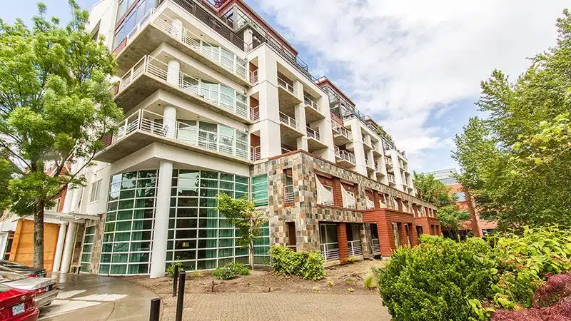 RIVERS EDGE CONDOMINIUMS – I&E Construction